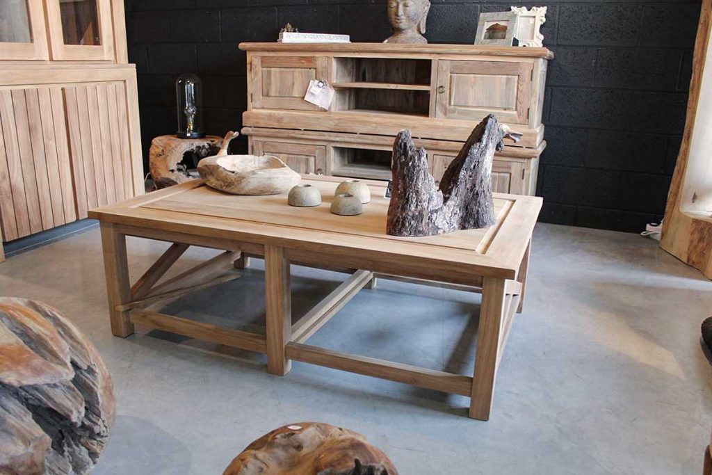 Interior design - Mobilier teck massif.